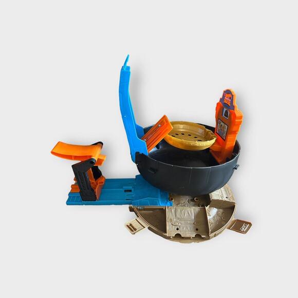 Toys | Hot Wheels Monster Trucks Stunt Tire Play Set Opens Reveal Arena ...